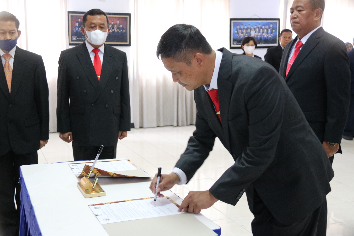 Pelantikan Warek II dan Kepala Pusat Kajian, Inovasi, Dan Kreatifitas ...